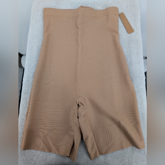 SKIMS | Intimates & Sleepwear | Nwt Skims High Waist Mid Thigh Short ...